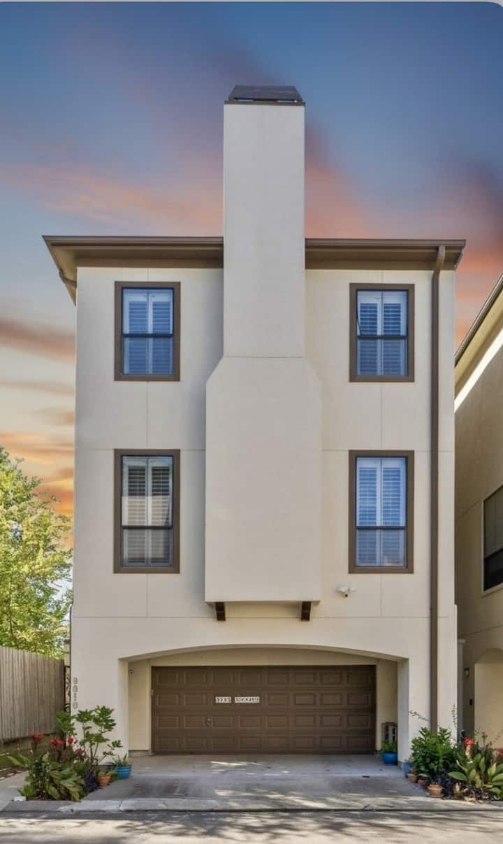 Modern Home Near Nrg & Medical Center - Bellaire, TX