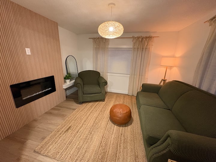 Home Near The Rockies - Hinton