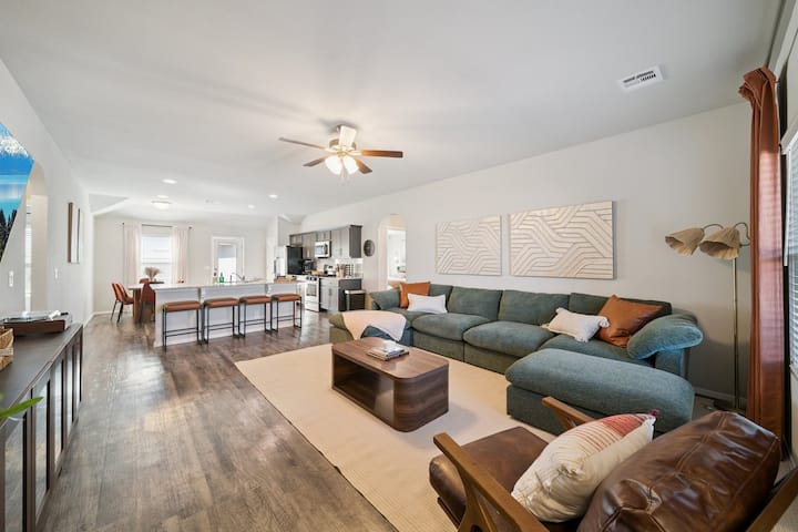 Game Room • 6 Tv’s • Fiber • Family Retreat - Broken Arrow, OK