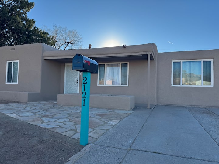 Comfortable And Cozy Stay Near Abq Uptown! - Albuquerque, NM