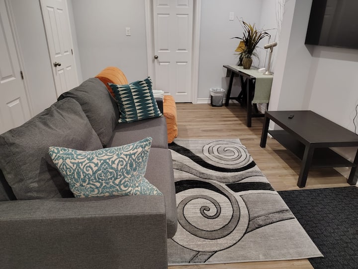 Bright & Modern 2 Bd Bsmt Suite • Near Canw & Vm - Vaughan