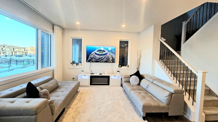 5 Bedroom 3 Full Bath - New House Near Airport - Alberta