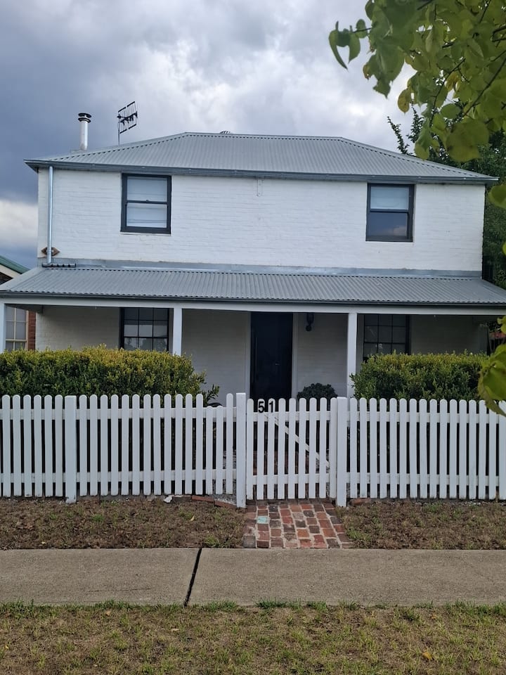 Samuels Cottage 1860s  Mudgee, - Mudgee