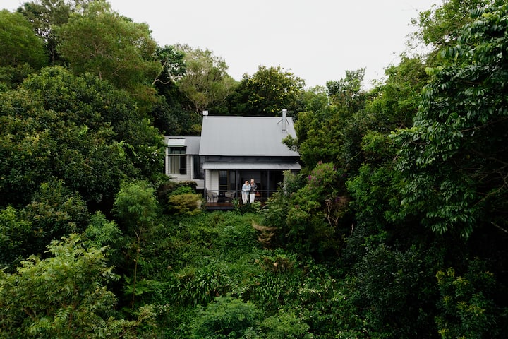 Lake View Spa Cottage - Montville