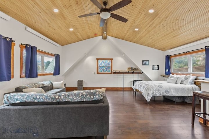 Peregrine Nest - Charming Yellowstone Getaway - Gardiner, MT