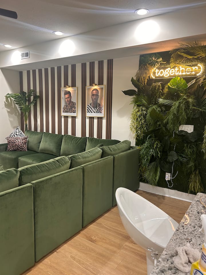 Royal Jungle Retreat - インディアナポリス, IN