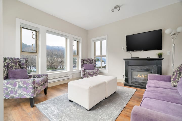 2br Sky Deck Mountain View In Harrison - Harrison Hot Springs