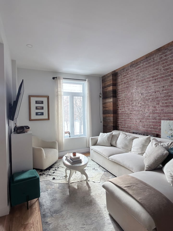 Coffee, Parks & Charm - A St. Henri Stay - Lasalle