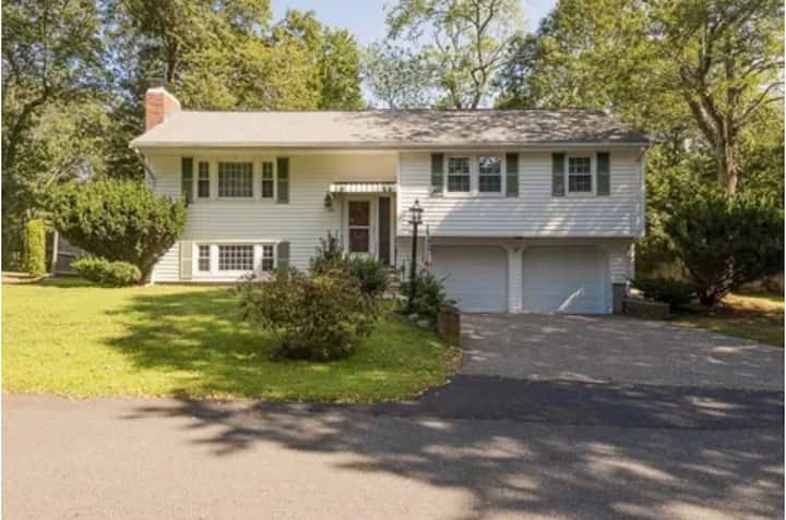 Home In Dedham - Massachusetts