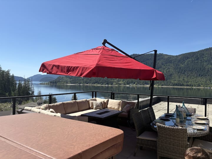 Penthouse In Sicamous W Private Hot Tub And Pool - Sicamous