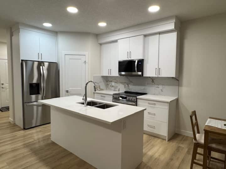 Starling Modern House - Fort Saskatchewan