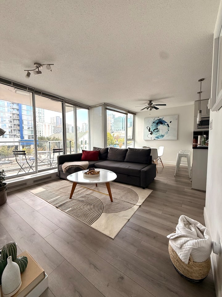 Downtown Vancouver Condo With Free Parking - Vancouver