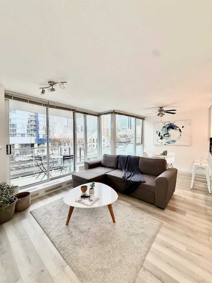 Downtown Vancouver Condo + Parking, Fifa Near By - Vancouver