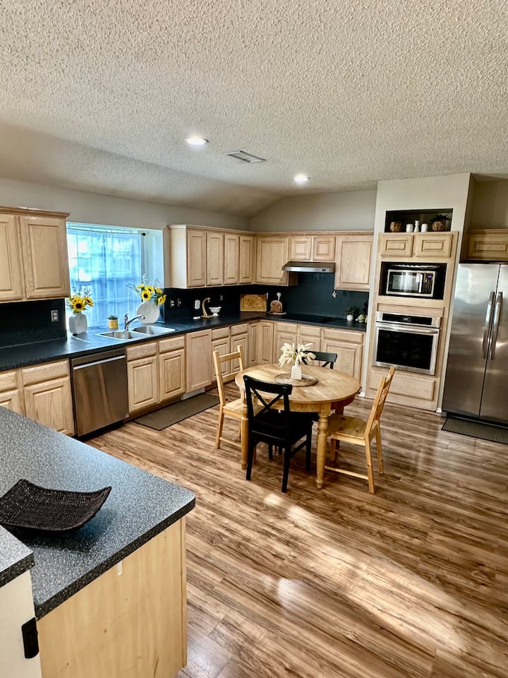 Spacious Flower Mound Retreat | Sleeps 10 - Flower Mound, TX