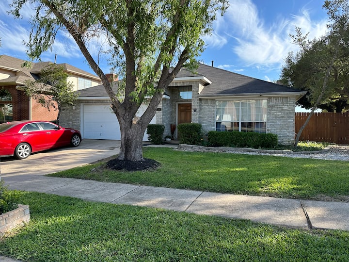 Spacious Flower Mound Retreat | Sleeps 10 - Flower Mound, TX