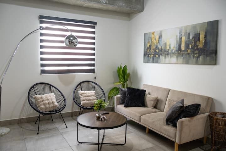 Modern Apt | Pool + Metro + Parking | Sleeps 6 - Monterrey