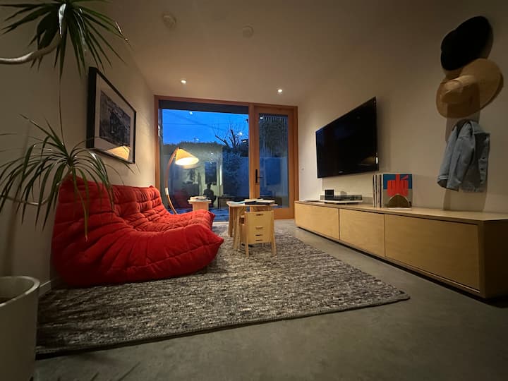 Dwell-featured Home Near Ocean & Downtown - Saanich