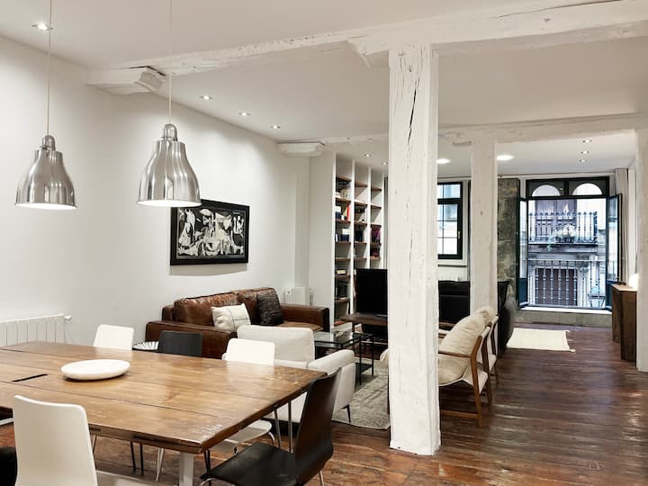 Amplitud, Diseño E Historia En El Casco Viejo - Bilbao