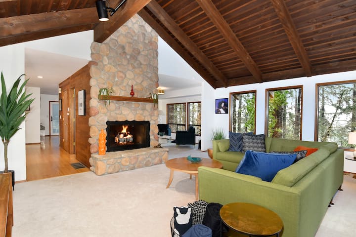 Charming & Hip Gladstone Retreat: All King Beds! - Oregon City, OR