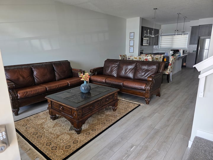 3-bedroom Home In Calgary Ne/near Airport - Calgary