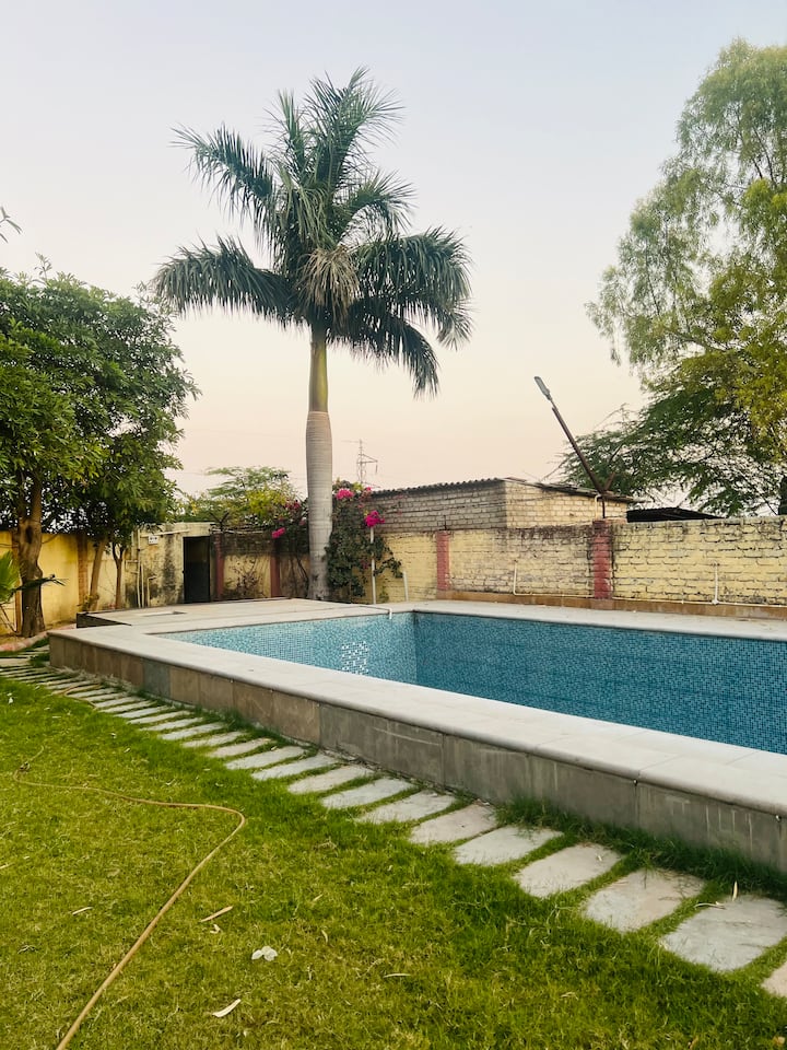 Farm Is A Peaceful Getaway Surrounded By Nature. - Kota