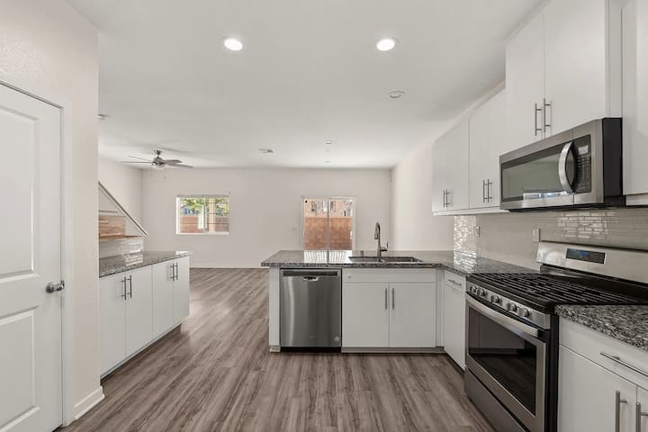 Moreno Valley Retreat | Lake Perris & Uc Riverside - Moreno Valley, CA