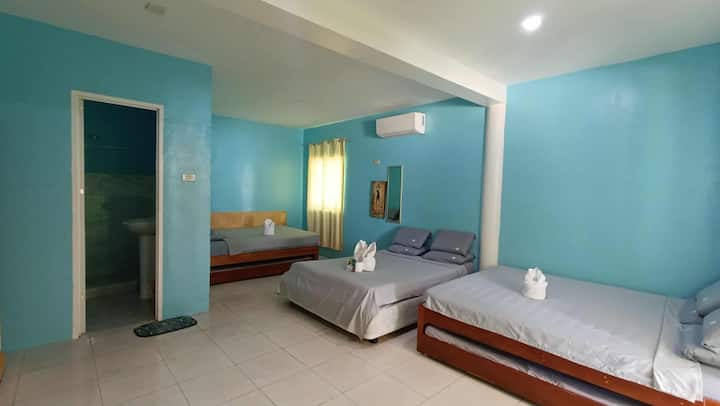 Spacious Beachfront Apartment For 10 Guests - Bantayan
