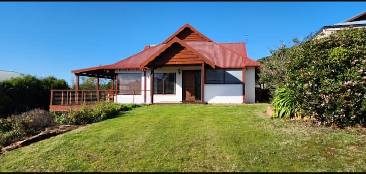 Serene Riverside Abode: A Blackwood River Retreat - Augusta