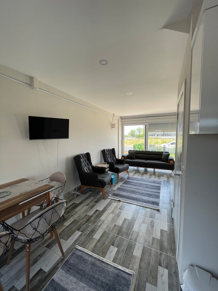Special Pool And Destination For Holiday - Side