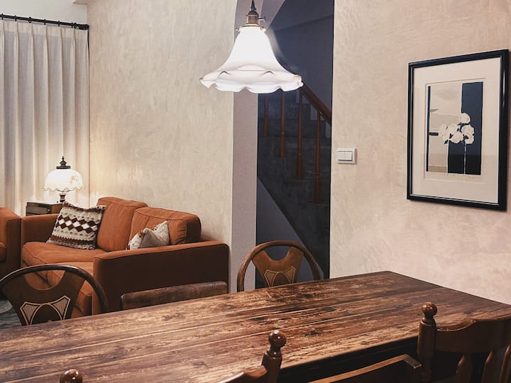 棲林宿屋4人包棟
希望給旅人們
棲息在森林裡的療癒感
以及感受70年代的復古感 - 三星鄉