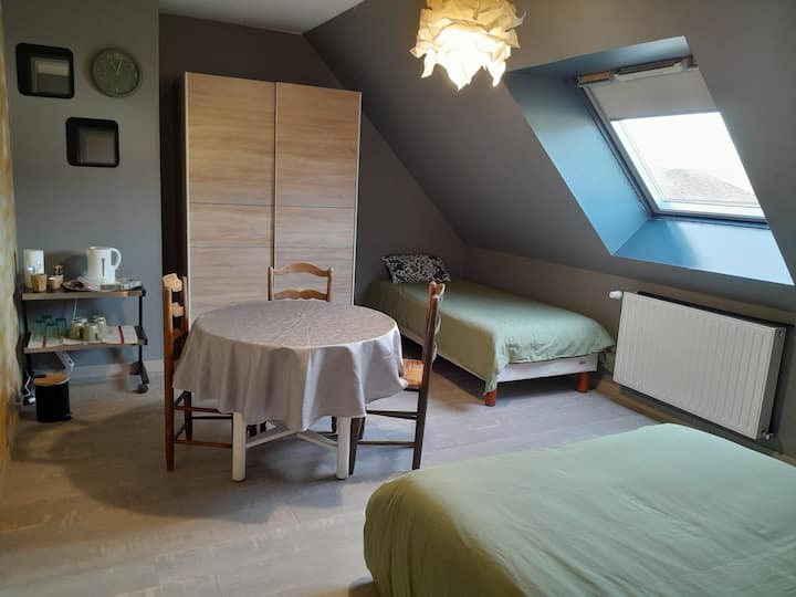 Grande Chambre Avec Salle De Bains Attenante. - Cabourg