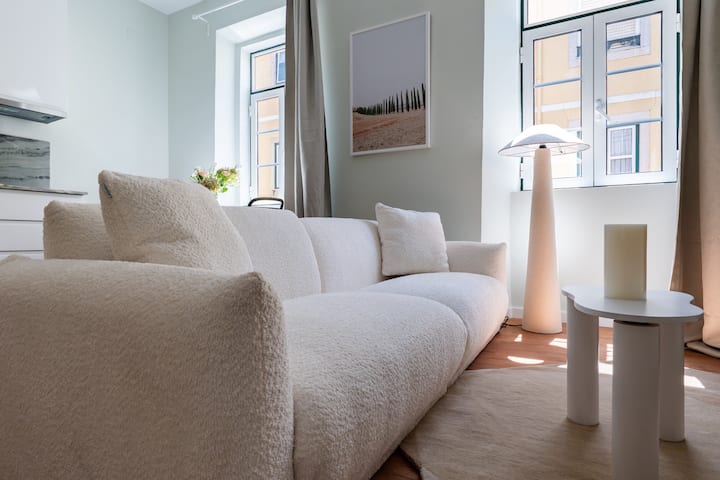 Sunny Design Apt Near Praça Das Flores - Lisbon