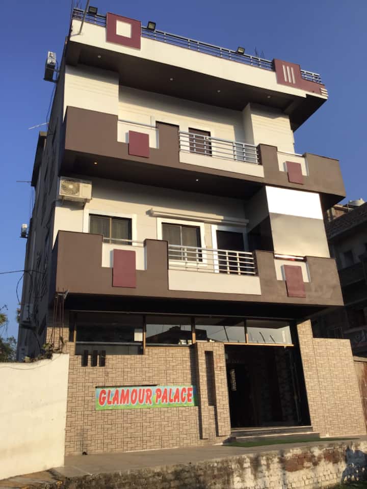 Group Friendly - 9 Rooms, Kitchenette & Terrace. - Bodh Gaya