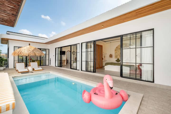 Stylish Two Br Jacuzzi Villa With Movie Theater - Australia