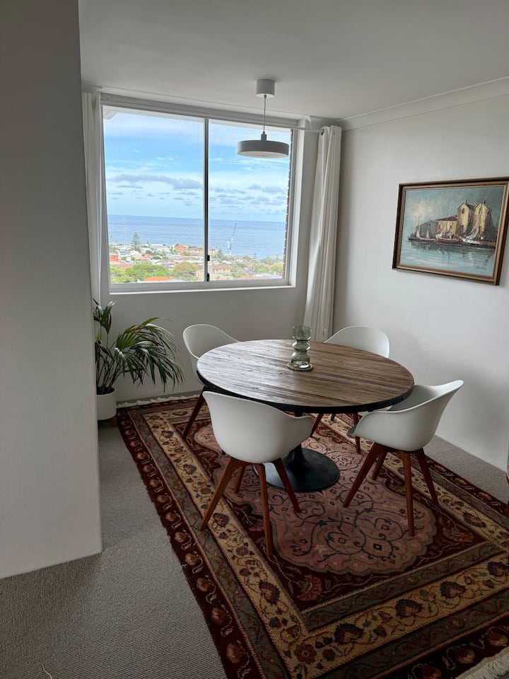Light Filled Beach View Apartment - Bondi Beach