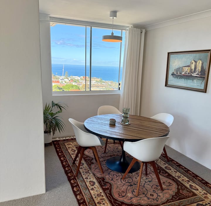 Light Filled Beach View Apartment - Bondi Beach