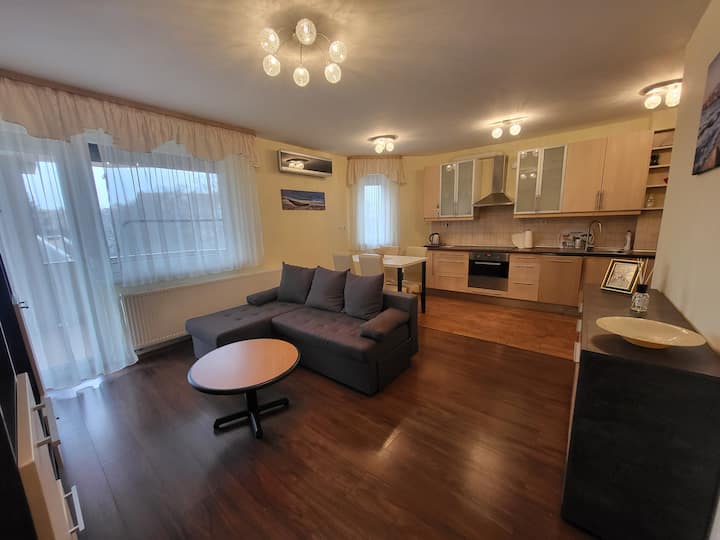 Soluna


Napfény éS Kényelem A Város Szívében - Szeged