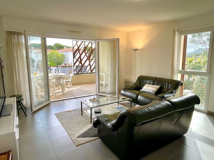 Golf Et Massif De L'esterel • T3 Standing 77m² - Saint-Raphaël