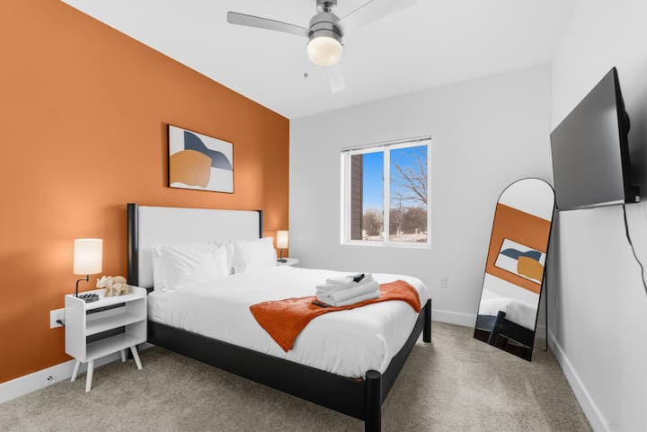 Cle Clinic 2br | Sleeps 6 Pool Table, Balcony, W/d - Shaker Heights, OH