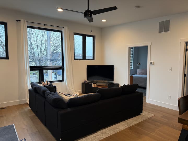 2br - Walkability & Sunlight In Fountain Square - Indianapolis, IN