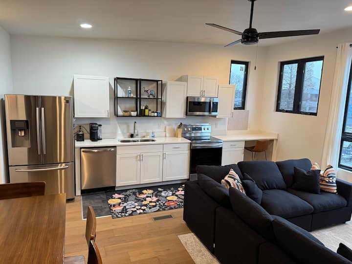 Fountain Square Carriage House 2 Bedroom - Irvington Historic District, IN