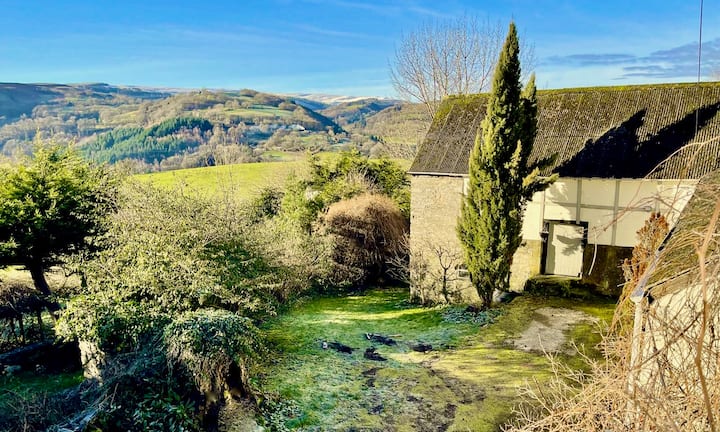 A Beautiful 16th Century Farmhouse - Llangollen