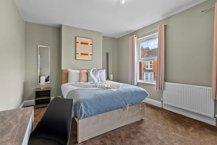 Spacious 5-bedroom Home For Large Families& Groups - Worcester