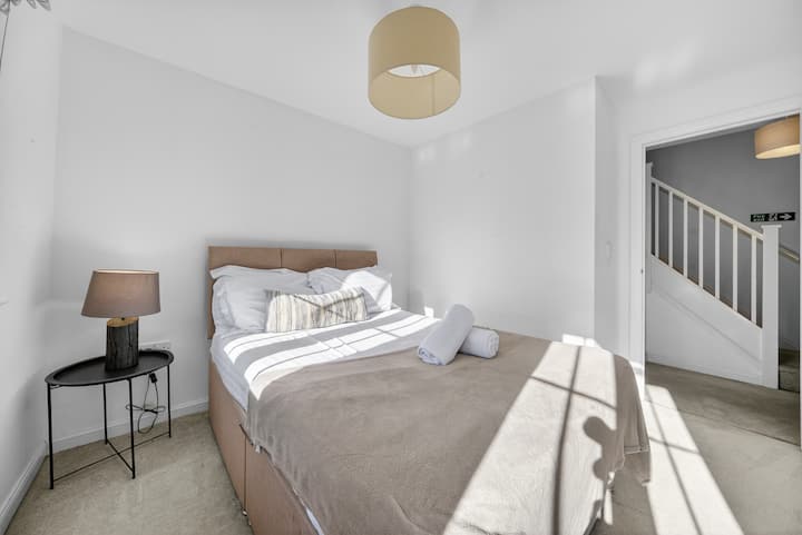 Spacious 4br Newport Home - Ideal For Groups! - Forest of Dean