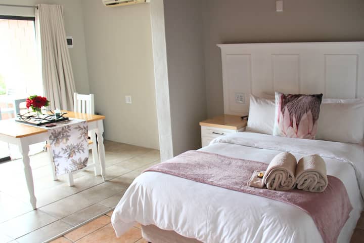 Joetsie Lodge - Titanium 3 - Lutzville