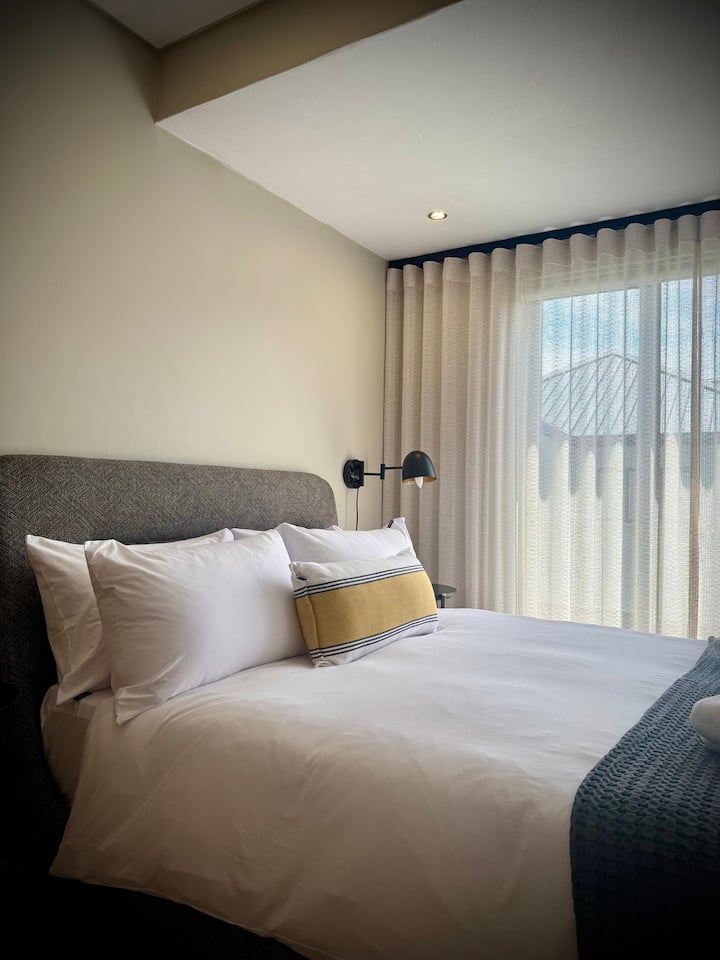 No57 @ The Parks
1-bedroom
Gem 10 Min From Airport - Kempton Park