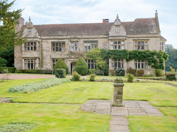 Haremere Hall, Historic 17th Century Estate. - Kent