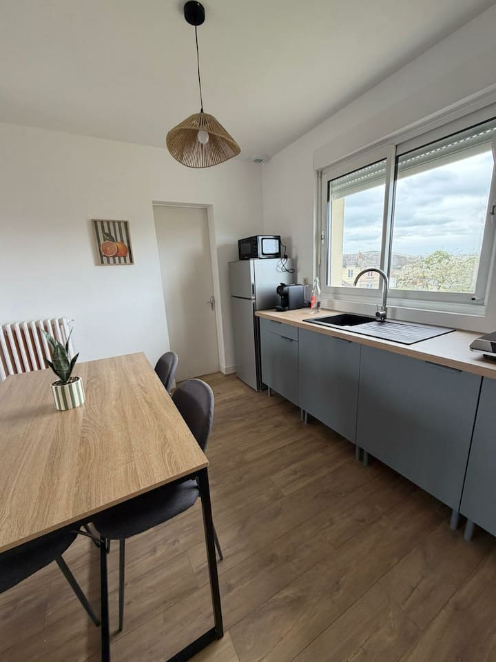 La Bel Adresse, Location De Courte Durée à Evron - Évron