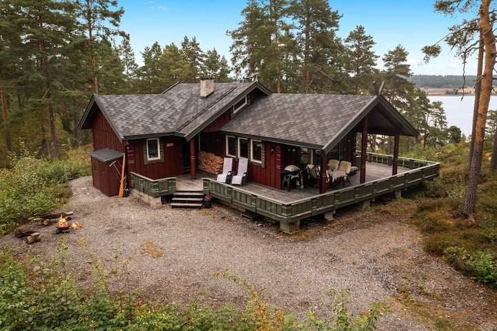 Pine Forest Lakeview Cabin With Jacuzzi - Indre Østfold