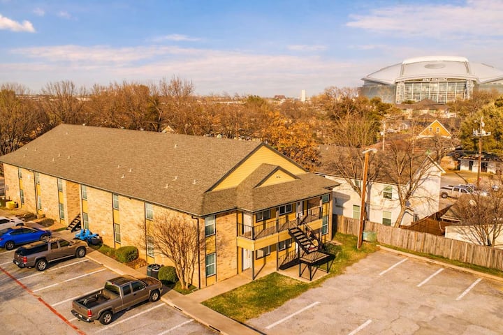 2br  8 Min Walk To At&t Stadium  Free Parking - Arlington, TX